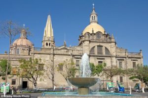 Video muestra niña santa que cobra vida en la catedral de Guadalajara ...