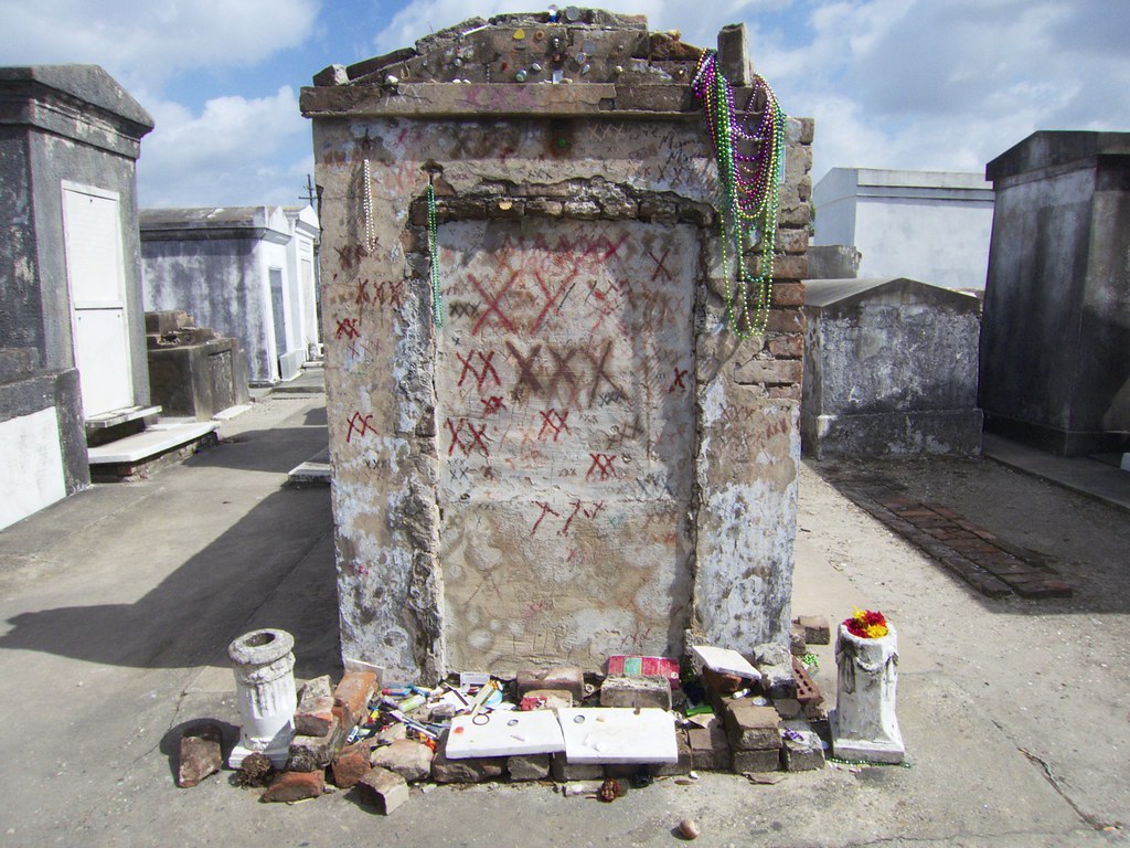 The Tomb of Marie Laveau "The Queen of Voodoo" - Mundo Seriex