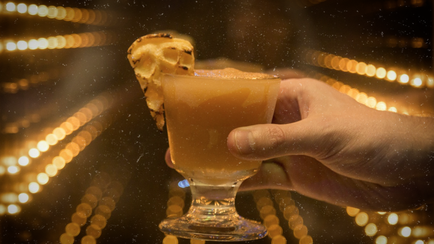 This wonderful pop-up pub in Chicago decorated all its walls, with ...