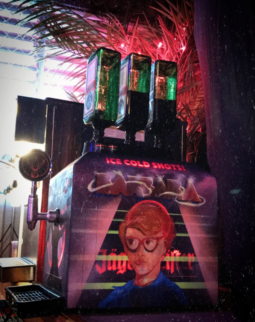 This wonderful pop-up pub in Chicago decorated all its walls, with ...